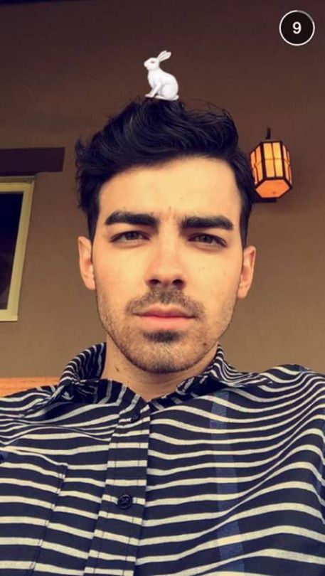 Joe Jonas height, weight. Keeps his body in good shape - weight-celeb.com